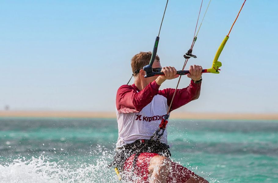 ILoveQatar.net | Where to learn kitesurfing in Qatar