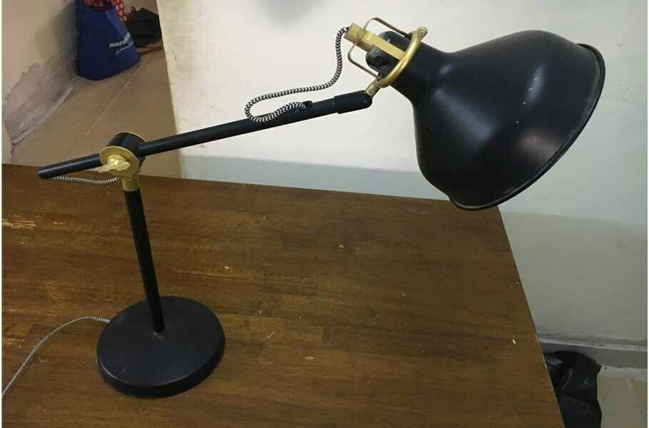 ILoveQatar.net | Table lamp for sale (black color, golden alloy joints)
