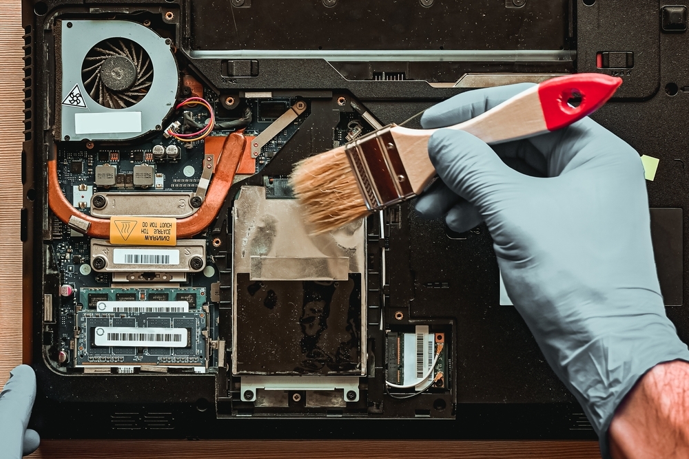 ILoveQatar.net | Phone, laptop & PC deep cleaning services in Qatar