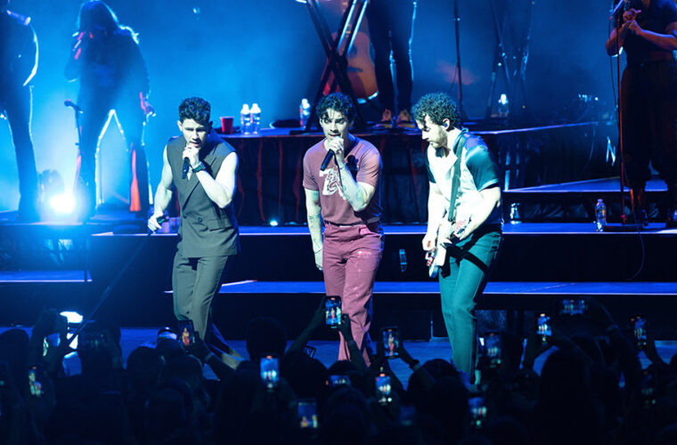 ILoveQatar.net | Jonas Brothers live at Match for Hope 2026