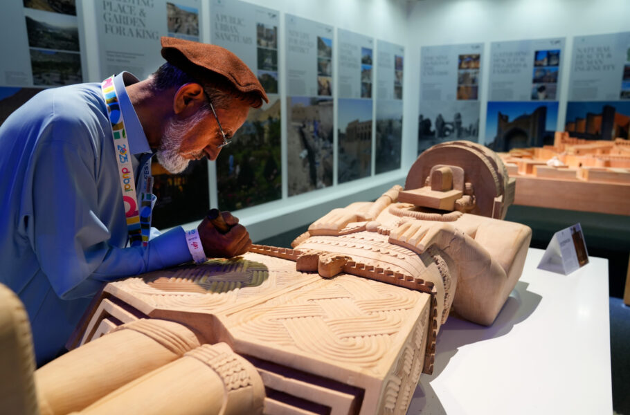 ILoveQatar.net | Live Wood Carving Demonstration