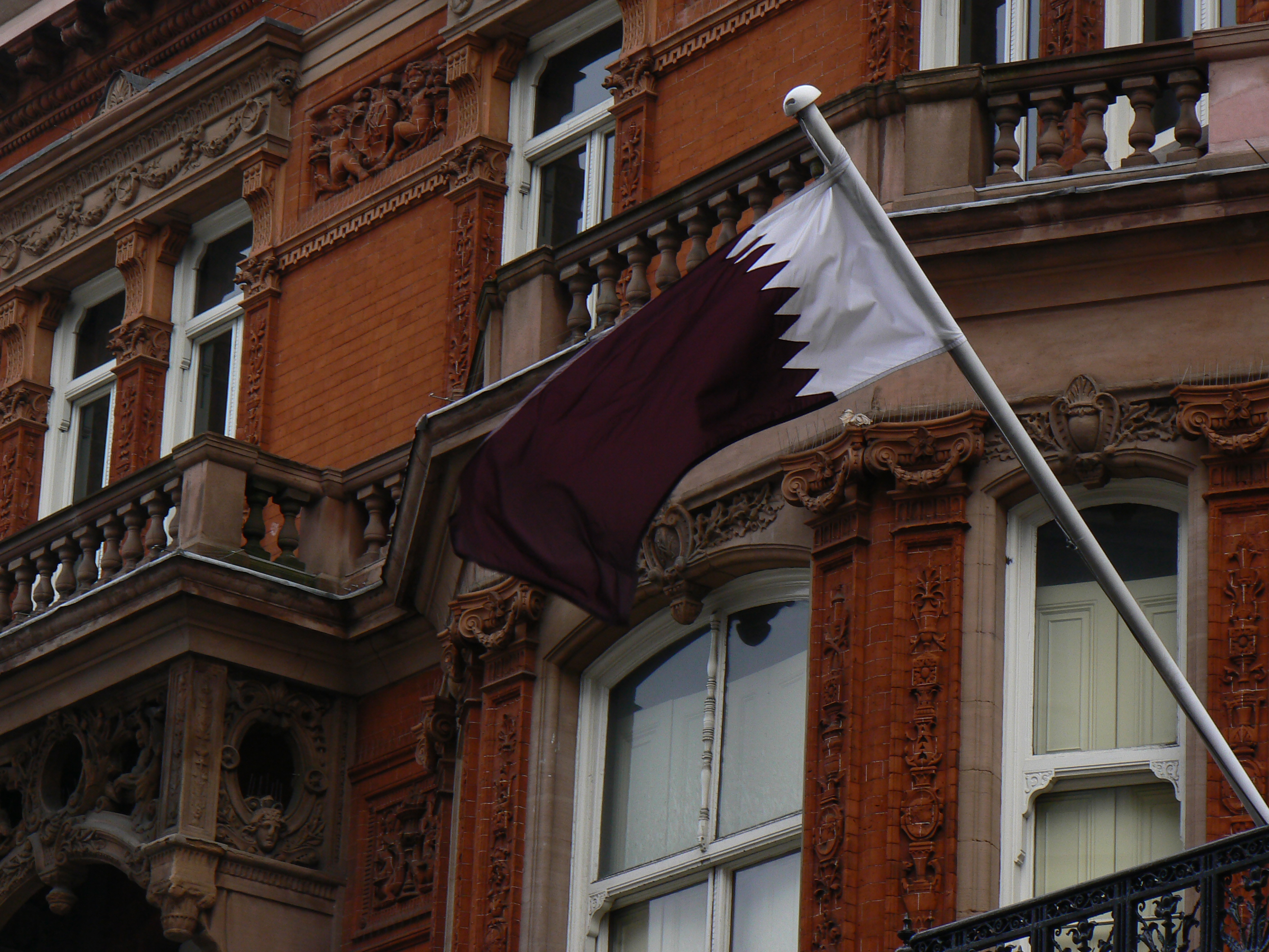 ILoveQatar.net | Emirati prince approaches Qataris to seek political ...