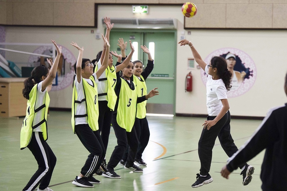 ILoveQatar.net | Team Qatar female handball team visit school; give ...