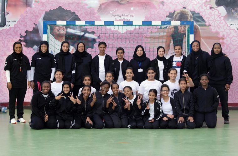 ILoveQatar.net | Team Qatar female handball team visit school; give ...