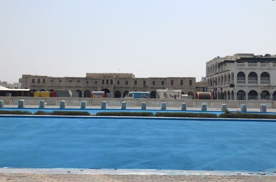 ILoveQatar.net | Road turns blue in Doha to cool down temperature