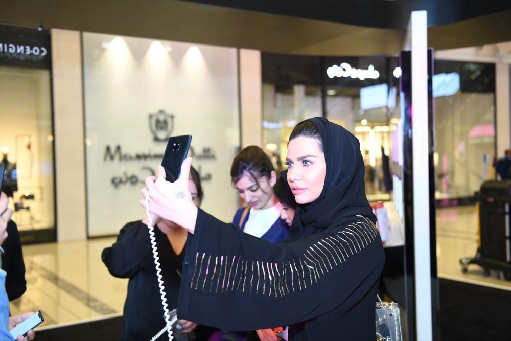 ILoveQatar.net | Huawei brings the king of smartphones Huawei Mate 20 ...