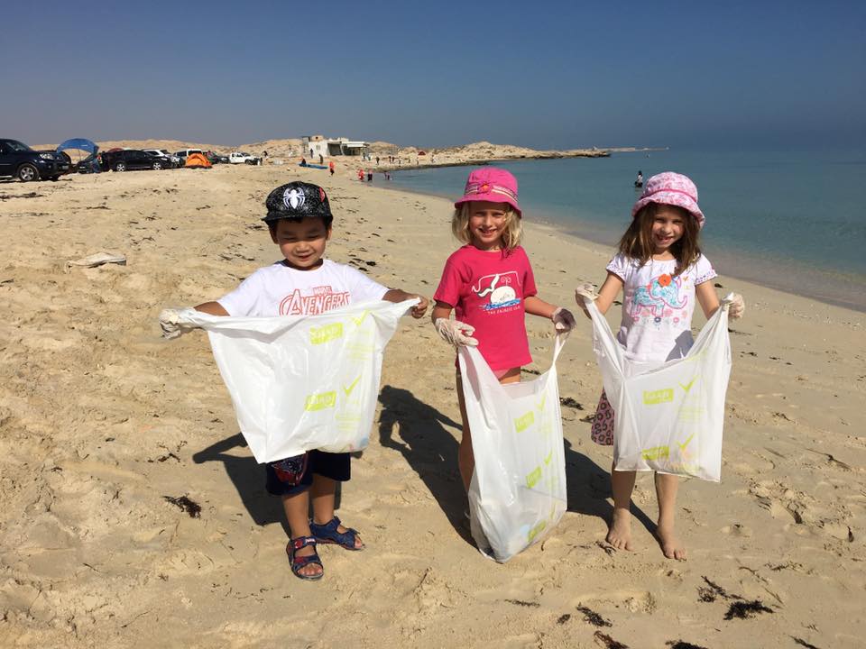 ILoveQatar.net | Doha Beach Clean Project team and Volunteers Cleaned ...