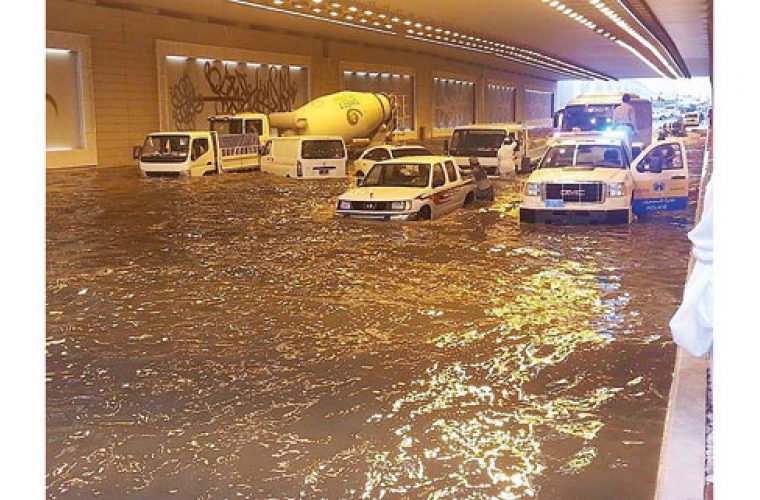 ILoveQatar.net | Flood-hit vehicle owners ‘can’ seek compensation