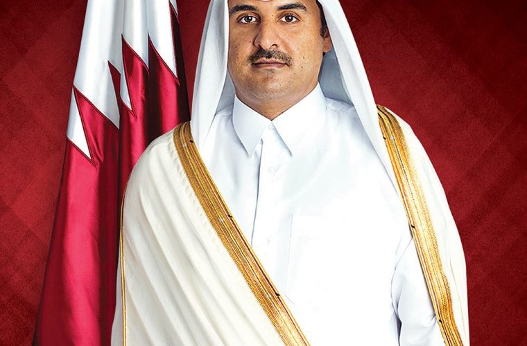 ILoveQatar.net | Emir performs funeral prayer for martyred soldier