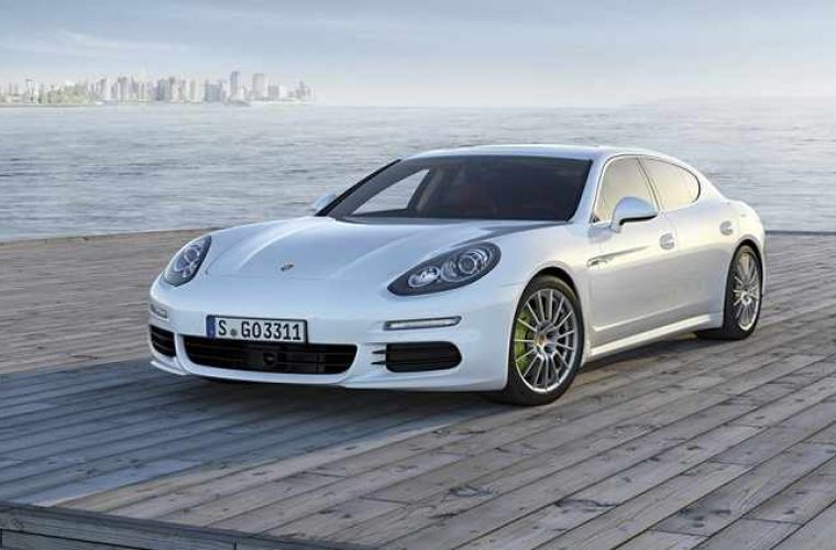 ILoveQatar.net | Porsche introduces the second generation Panamera