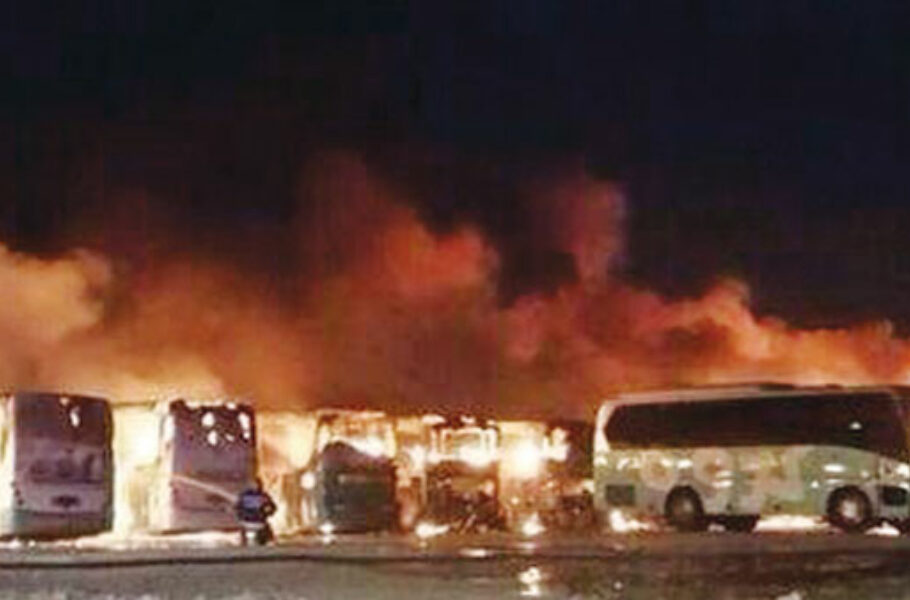 ILoveQatar.net | Fire destroys buses