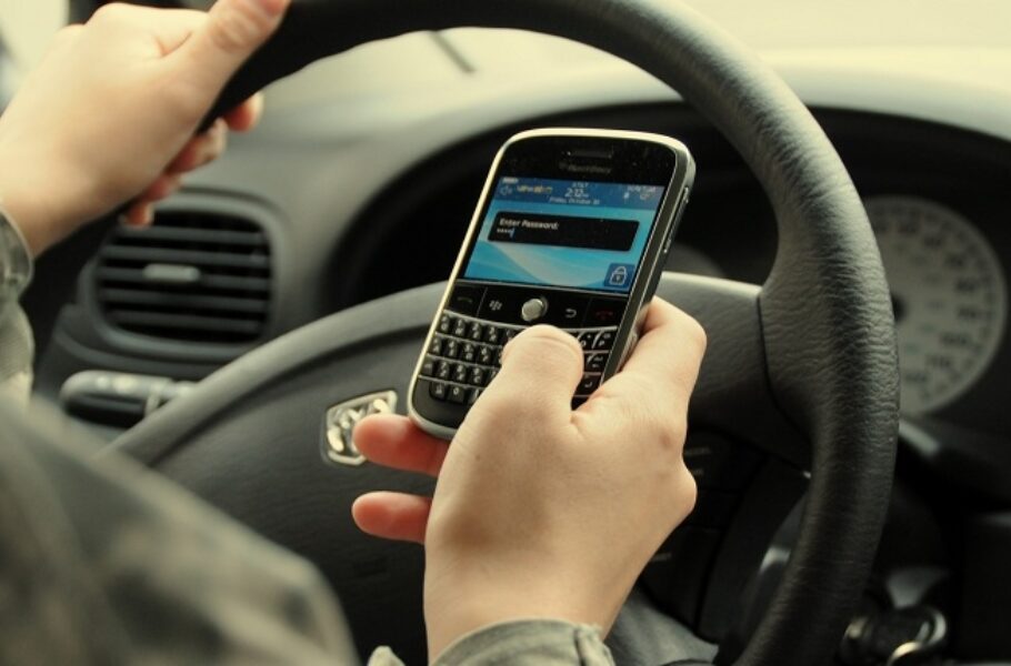 ILoveQatar.net | Carrying a phone while driving is a traffic violation ...