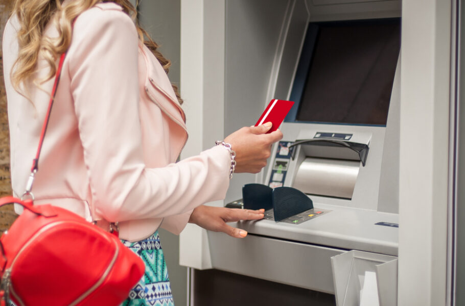 ILoveQatar.net | Bank branches in shopping malls to remain open as per ...