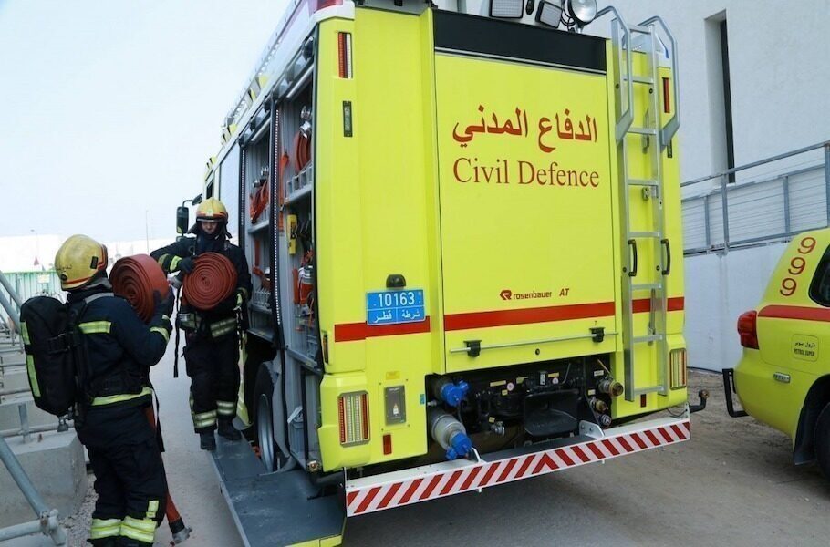 ILoveQatar.net | Civil Defence controls a fire at a farm in Al Khor