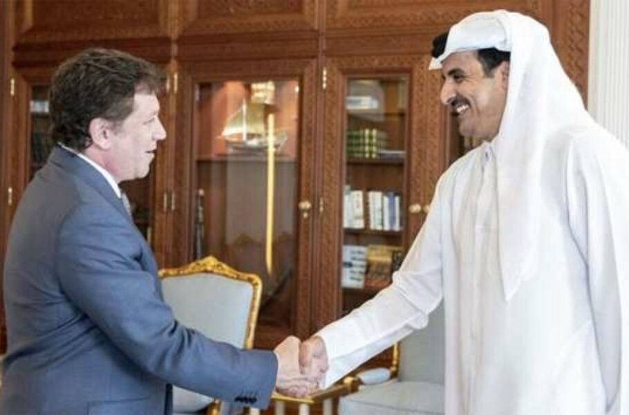 ILoveQatar.net | Emir meets FIFA vice president