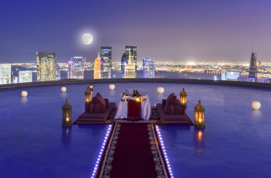 ILoveQatar.net | Full Moon Helipad Dinner Experience