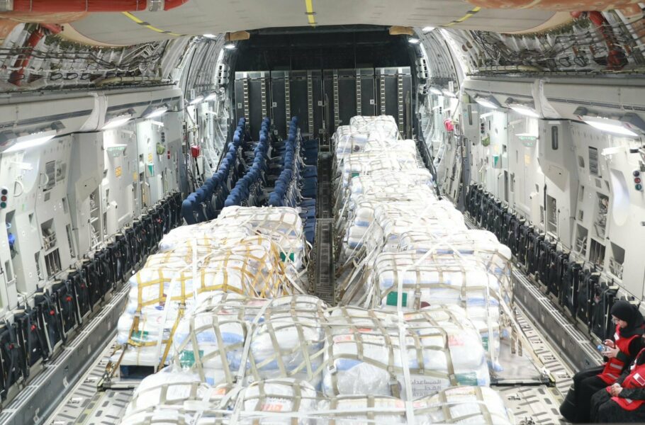 ILoveQatar.net | Qatari aircraft carrying 30 tons of aid for Gaza ...