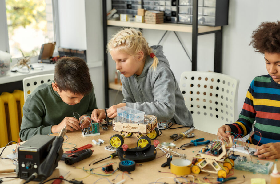 ILoveQatar.net | How to keep teenagers busy in Qatar